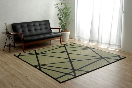 国産い草(九州使用)ラグ 約191x191cm 原産国:日本(純国産) 素材:表=い草(九州産) 裏=ウレタンフォーム6mm 商品の厚み:約8mm この商品は洗えません