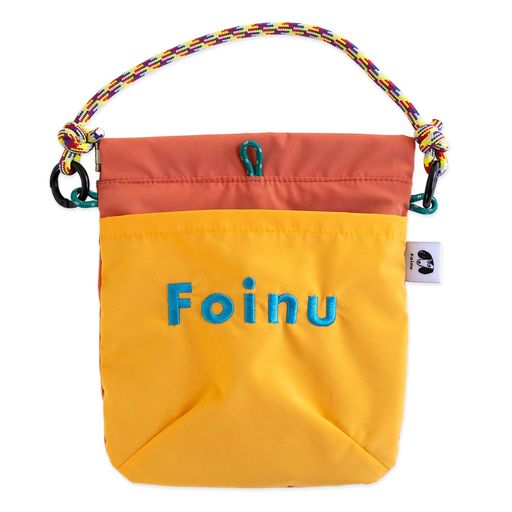 アウトドア ワンちゃんのお散歩に欠かせないマナーポーチ。 愛犬のうんちや急なゴミも、スマートに収納できます。 片手でパカッと開くバネ口のポーチ。 内側はツルっとした素材で、お手入れも楽々。 【サイズ】本体:縦18.5cmx横16cm、外側ポ...