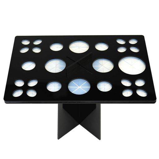 クリーニング用品 材質:アクリル(本体)+ゴム(穴部分)。穴部分は伸縮性のあるゴムなので、大切な化粧筆は傷つきません。 大容量収納:大小合わせて26本の化粧筆を収納出来ます。ポーチにしまわなくて済みますので、とても衛生的で使い勝手が良いです...