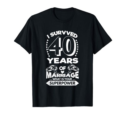 40年も愛されています。 この面白い 結婚 カップル アウトフィットは、クリスマス、バレンタインデー、結婚記念日に特別なロマンチックでコミカルなアイデアです。愛する奥様や旦那様や幸運の両親に。 上記のブランド名をクリックして他のデザインもご...
