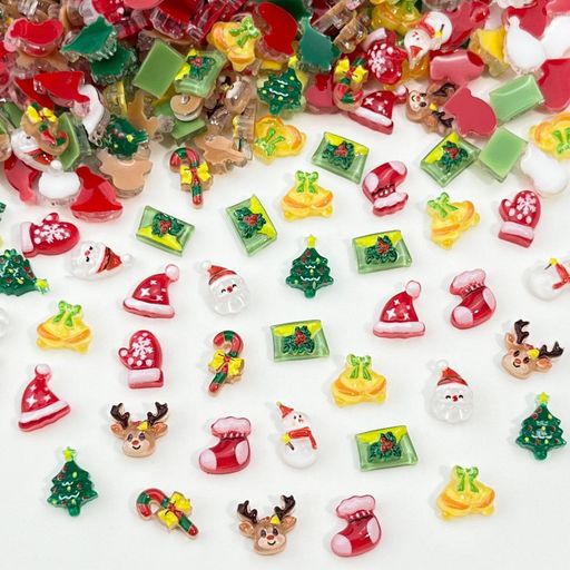 【パッケージ内容】クリスマスネイルパーツ100個セット!サンタクロース、サンタ帽子、雪だるま、トナカイ、クリスマスツリー、手袋、靴下、キャンディーケイン、ベル、プレゼントなど、クリスマスの定番モチーフがランダムに含まれています。 【可愛いデ...