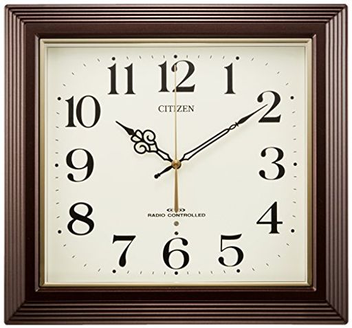 サイズ:32.8x34.8x5.2cm、質量:1.3kg 使用電源:単3形x2本(別売) 秒針:ステップ秒針 ムーブメント:電波時計 材質:プラスチック枠