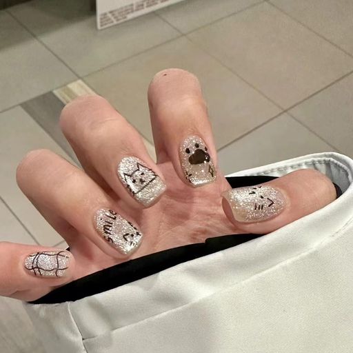 【人気色】オシャレの同時にもシンプルで日常的な短めネイルチップ。 【再使用可能】粘着性が高く両面テープがついており、平均7日程度持ち、付け替え簡単で、外しやすくて、防水、無臭、無残留、再利用可能。 【貼るだけ簡単】両面テープで簡単におしゃれ...