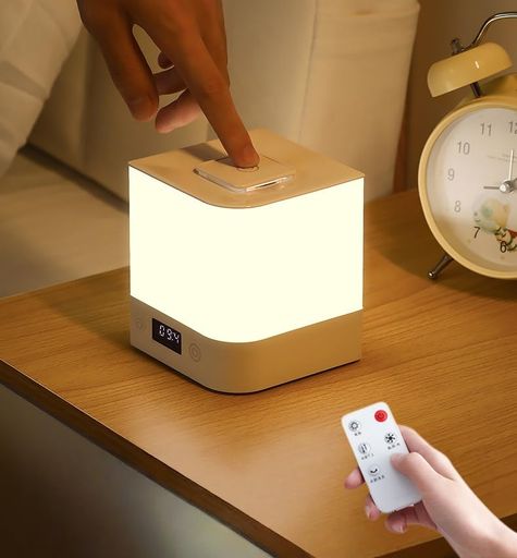 【充電とプラグイン使用】USB充電(製品にはUSB充電ケーブルが付属しています)、完全に充電することも、直接プラグインすることもできます。ナイトライトはABS+PCで作られており、バッテリーは1800mahの大容量と長いバッテリー寿命を持っ...