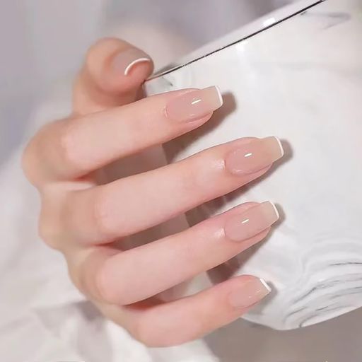 【内容】ネイルチップ30枚+付替え用両面テープ+取り外し用ウッドスティック1個+爪やすり1個。