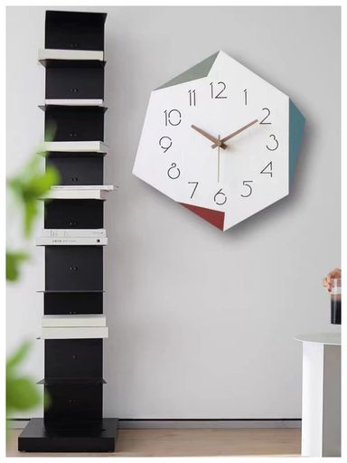 【おしゃれなデザイン】:デザイン性の高い掛け時計です、白い木目と革を接合した文字板は独特のデザインと強い立体感があります。ファッショナブルなカラーマッチングで、視覚的な楽しみを与えます。シンプルな文字盤には大きな3D立体数字が刻印されており...
