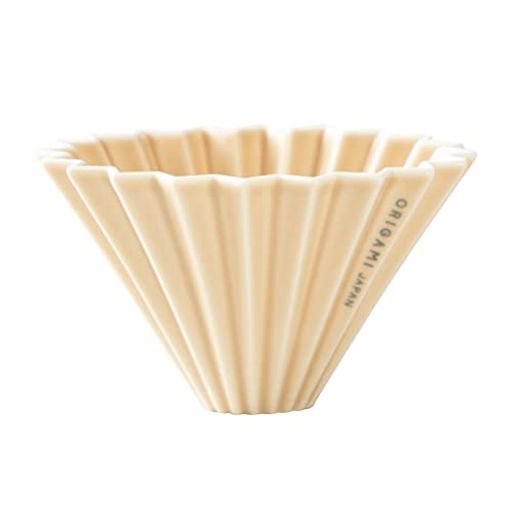 鮮やかなカラーリングと縦溝がまるでオリガミを折ったようにみえるORIGAMIのドリッパーです。