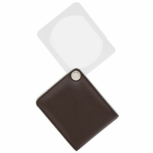 倍率3倍の持ち運びに便利な携帯用ルーペ。折りたたんでレンズを収納できるケース付き 軽量なプラスチックレンズを使用 倍率:3倍 本体サイズ:(約)長さ6.3x幅5.3x厚さ1.4cm 本体材質:樹脂、プラスチック、合皮
