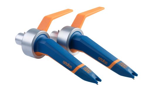 スクラッチやバックキューイングなどの操作に強い堅牢な設計。 DJ使用にとってオールマイティーなモデル 出力電圧:6mV スタイラス:Spherical(丸針) 適正針圧:4g 自重:18.5g