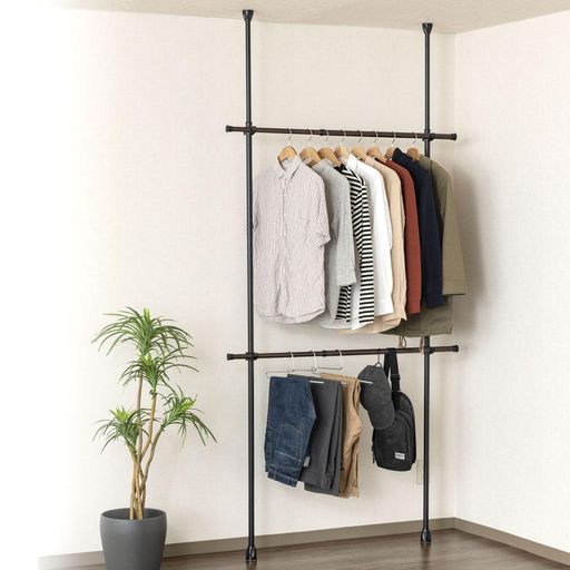 商品サイズ:幅75~120x奥行7.5x高さ200~280cm 材質:本体パイプ(スチール)、固定パーツ(ABS+TPE) 耐荷重:全体耐荷重24kg/伸縮式ハンガーポール12kg 製品重量:2.8kg 収納目安:夏服約48着収納可能