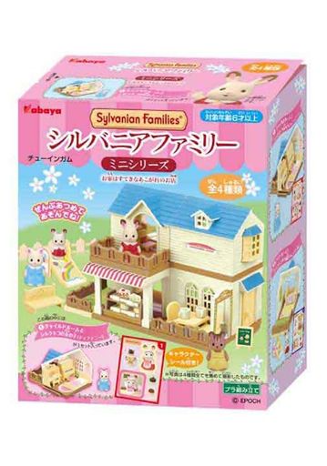 エポック社の「シルバニアファミリー」をミニモデル化 お人形や組み立てキットもついていてごっこ遊びも楽しめます (C)EPOCH