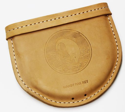 インスタネット用のパーツです。 S、Mサイズ共用のレザーケースです。