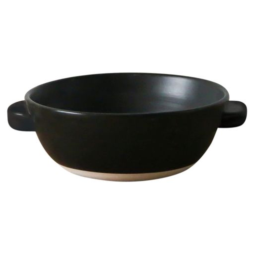 直火OKの耐熱食器。直接コンロで火にかけて調理して、そのままテーブルへ出すことができます。袋麺+具材にぴったりなサイズ感でいつものラーメンがさらにおいしく。 サイズ/220x180x70mm 素材/耐熱磁器
