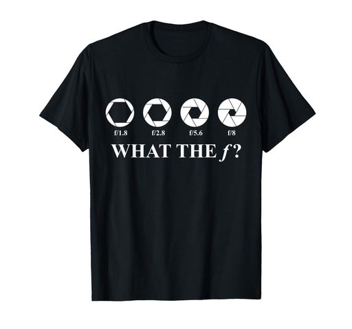 新しい写真家Tシャツ面白い写真家ギフト写真!男性または女性への面白いギフト、楽しいギフトまたは楽しいギフトとしてのフォトグラファーファンTシャツ! 面白いことわざのTシャツや楽しいギフトについては、ブランド名をクリックしてください。