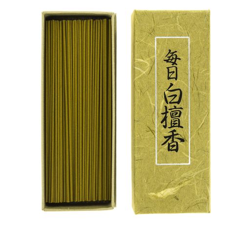 リラクゼーション 良質とされるインド産の白檀を豊富に用い、漢方薬にも使われる香原料を生かした重厚感のある香り。