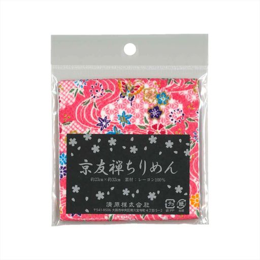 ちりめん手芸やちりめん細工に使いやすい日本製の京友禅ちりめんカットクロスです。高級感があり布小物作りにもおすすめです。 サイズ:約23cmx約32cm 素材:レーヨン100% ドライクリーニング可能 日本製