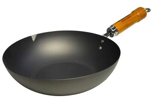 炒め物、焼き物 サイズ(約):全長43.5x奥行24x全高12cm 本体重量(約):870g 素材・材質:本体/鉄(冷間圧延鋼板)、ハンドル/木、本体の表面仕上げ/特殊熱処理(窒化) 生産国:日本 対応熱源:ガス火、IH対応