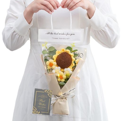 【商品仕様】:セット内容:ひまわり1本、五弁花5本、枝2~3本、メッセージカード1枚、ハンドバッグ1個、高さ:約30cm、素材:綿糸+プラスチック+鉄線 【優れた素材】:ひまわりの花束は高品質の綿糸から絶妙な仕上がりでかぎ針編みで作られてお...