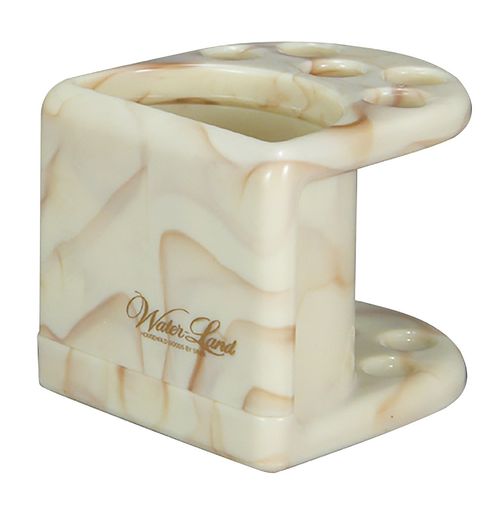 本体サイズ:約W95xd95xh85mm 本体重量:約210g 素材・材質:本体:メタクリル樹脂、ゴム部:EVA樹脂 生産国:日本 備考:歯磨き粉1個と歯ブラシ5本が収納可能