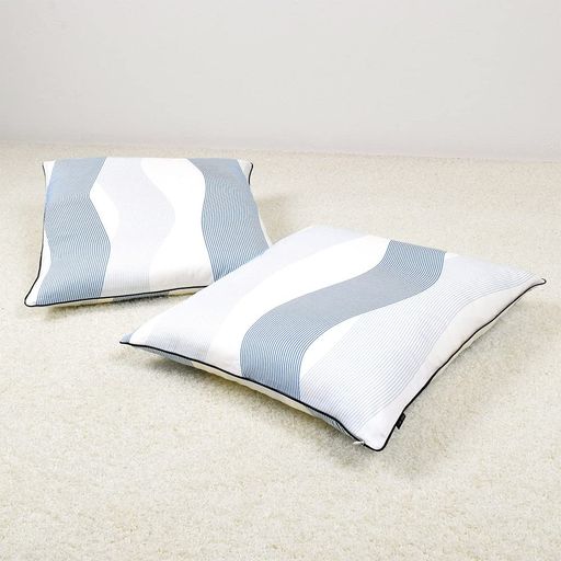 サイズ:タテ:約59cm/ヨコ:約55cm※商品によってサイズに多少の誤差がございます。予めご了承ください。 素材:綿100%※同柄2枚セットになります。 こちらの商品はカバーのみの販売です。 ※お客様のモニター設定やPCの機種、室内環境等...