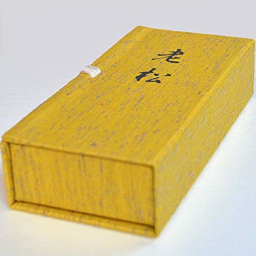 線香 ■内容量:約125本前後/約120g(紙化粧箱重量含む) ■お線香の長さ:約13.5cm ■燃焼時間:約25分(あくまでも目安です) ■パッケージサイズ:縦148mmx横70mmx高さ35mm