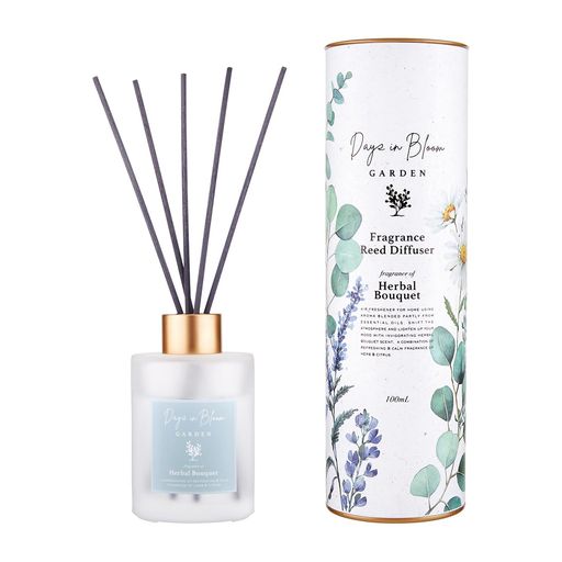 天然精油配合のブレンドアロマがやわらかく香り、お部屋を穏やかなリラックス空間に。