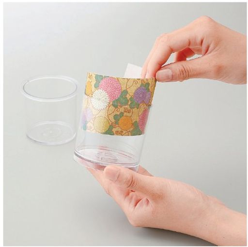 原産国:カップ/マレーシア、ローソク/マレーシア、コップ/中国、シート/日本、燭台/日本、セットアップ/日本 商品サイズ(幅X奥行X高さ):直径7.0x7.0cm(カップ)、直径8.3x3.9cm(燭台)、直径5.3x5.3cm(ガラスコッ...