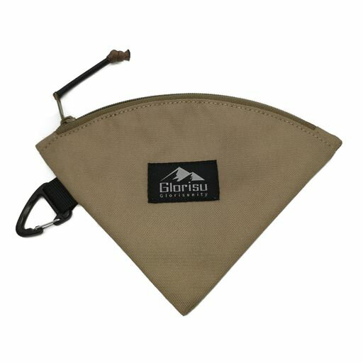 【素材】:高密度ナイロン 【サイズ】:開口部20CM 防湿気・防塵です。外でコーヒーを淹れる時、湿気と埃で、フィルターを保護する必要があります。 携帯性が抜群、カッコ良いケースです。アウトドア、キャンプコーヒーに欠かせないもの。 頑丈なカラ...