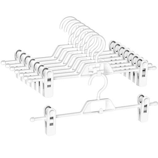 【移動可能】クリップ部分の間隔が左右に23cmから31cmまで移動可能のスカートハンガーです。衣類のサイズに合わせて位置を調整できるので、子供から大人まで様々な衣類を掛けられます。 【錆びにくい】高品質なスカートハンガーで表面にPVCコーテ...