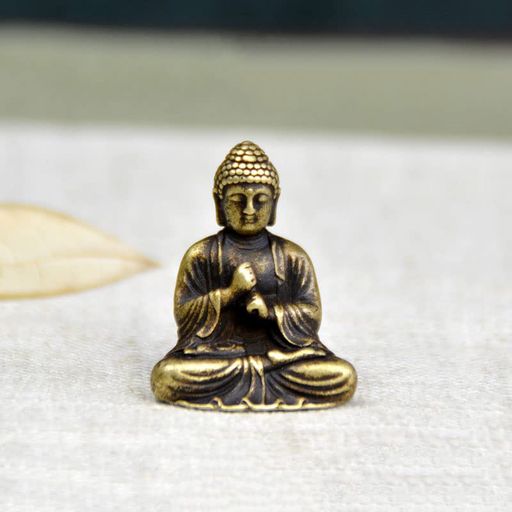 【材質】真鍮(黄銅)本体サイズ:高さ3.2x幅2.5x奥行1.8cm重量:約30g 大日如来は宇宙の実相を仏格化した根本仏であり、宇宙そのもの、宇宙の全て、森羅万象であるとされており、この世の最高位で絶対的な存在とも言われている。すべての命...