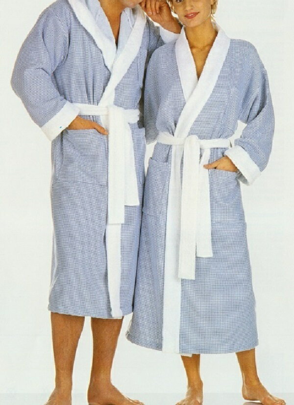 着丈：128cm 先染めマルチストライプ、先染めチェック、先染めジャガードの3種類ございます。 外側は通常の綿生地、内側はパイル仕様 しっかりした風合いのバスローブ フードなしタイプのみの販売です。画像によって色合いが違っていますが、生地ア...