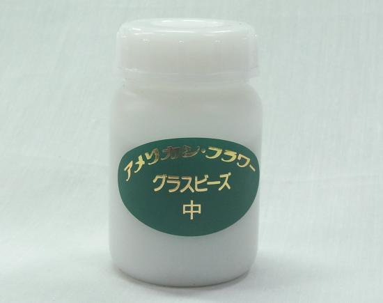 光を拡散させるビーズです。 フラワーの仕上げに最適で花についた水滴など作るときに使います。 ストレンスナーダブルコートで接着できます。