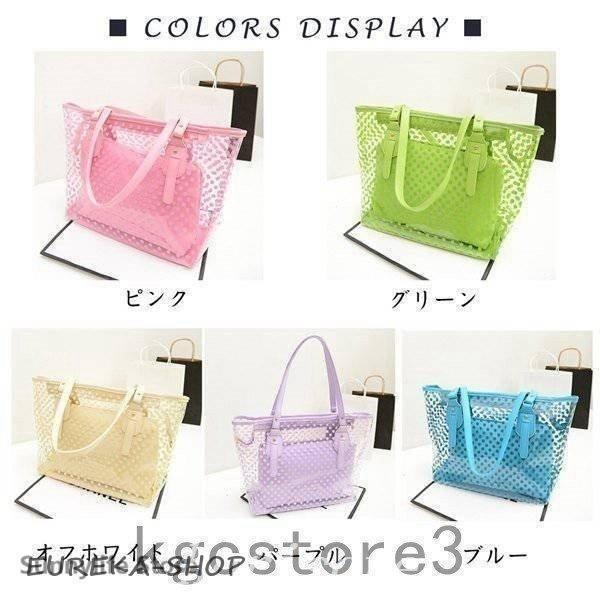 商品詳細：カラー：/ピンク/グリーン/オフホワイト/パープル/ブルーサイズ：/フリーサイズ商品説明たっぷりのマチと大きめのサイズ感がとっても使いやすい、夏用の透明トートバッグです。同カラーのポーチが付いているので、カバンの中で小物がばらつか...