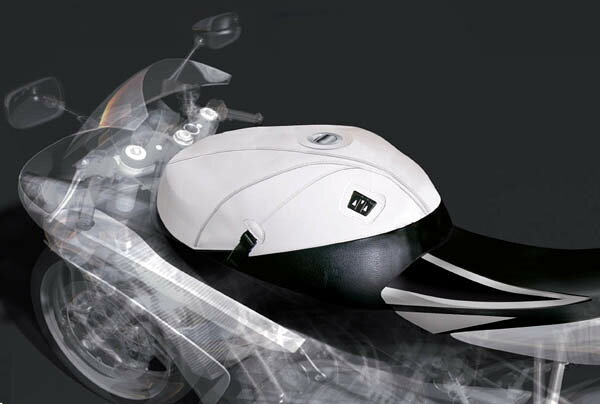 ■メーカー名：BAGSTER(バグスター) ■メーカー品番：1553B ■JAN：4547567510321 ・適応車両：YZF-R6 08-15 ヨーロッパのバイク文化が生んだタンクをカバーするための商品。幅広いカラーバリエーションで、愛...
