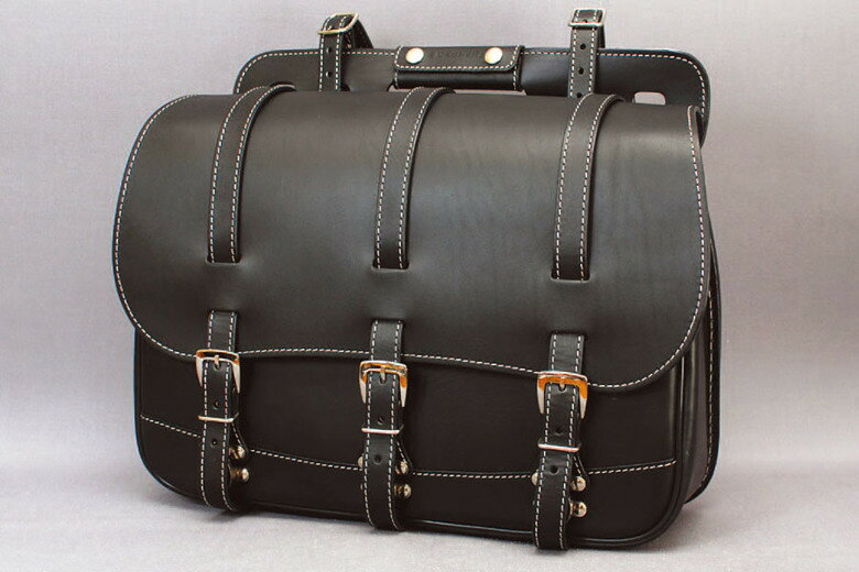 【DEGNER(デグナー)】デグナー サイドバッグ BK■カタログ品番：P028-8048■メーカー品番：SB-18■JAN：4524486026652適応車両：BK 素材 ： COW（4mm厚） 色 ： ブラック サイズ ： 縦32×横4...