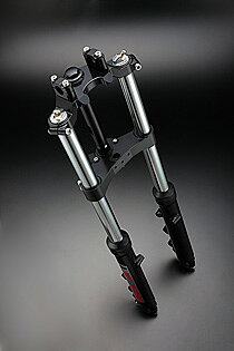 ■メーカー名：PMC(ピーエムシー) ■メーカー品番：74-684 ■JAN：4589641284711 ・適応車両：BLKフォーク/BLKステム Z1/2 トリプルクランプとの絶妙なコンビネーションにより、KYBフォークが持つパフォーマン...