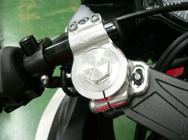 ■メーカー名：BEET(ビート) ■メーカー品番：0605-Y48-CS ■JAN：4582346463269 ・適応車両：YZF-R25/YZF-R3 適応車両 ：YZF-R25/R3商品説明・取扱注意事項 ：●YZF-R25、R3 専用...