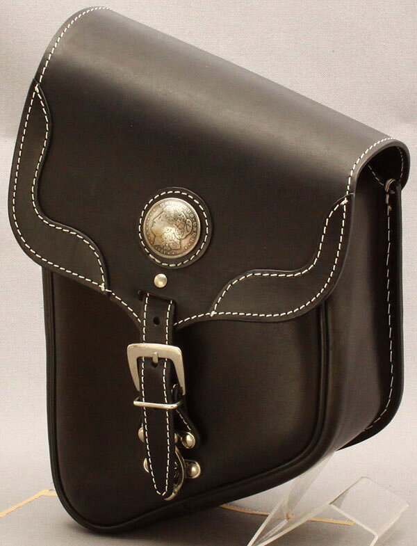 【DEGNER(デグナー)】デグナー リジットサドルバッグ BK■カタログ品番：P013-4823■メーカー品番：SB-15■JAN：4524486026614適応車両：BK 素材 ： COW（4mm厚） 色 ： ブラック サイズ ： 縦3...