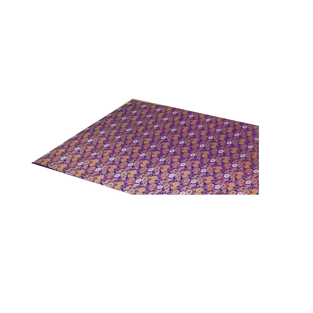 ※パッケージ、デザイン等は予告なく変更される場合があります。※画像はイメージです。商品タイトルと一致しない場合があります。金襴地を使用し、荘厳な雰囲気を演出する御仏前敷。金襴と裏フェルトの間にはアルミシートを圧着させています。新築祝い、法事...