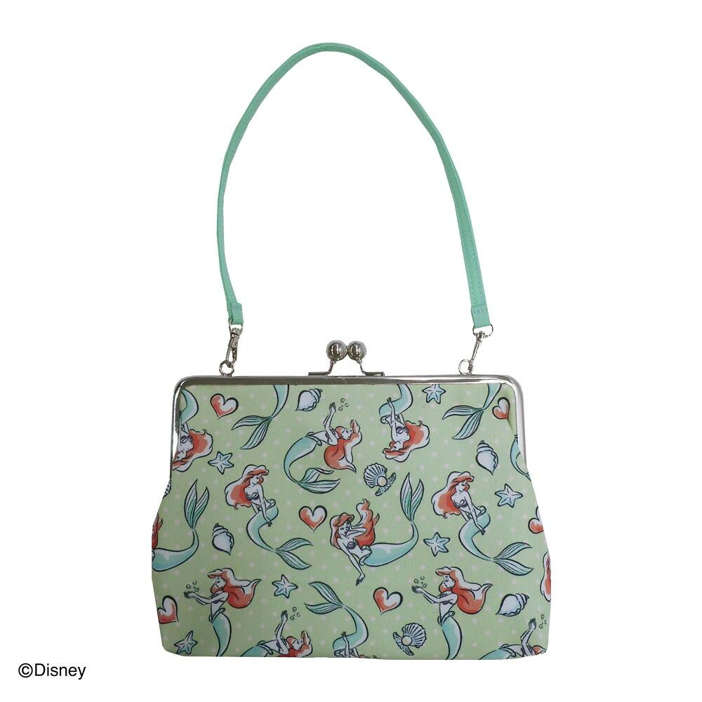 ※パッケージ、デザイン等は予告なく変更される場合があります。※画像はイメージです。商品タイトルと一致しない場合があります。カードポケットが付いたがま口タイプのマルチケースです。母子手帳などが収納できます。背面にはファスナーポケット付き!!サ...