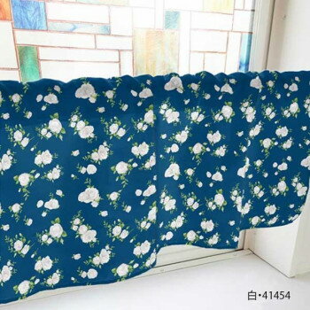 ※パッケージ、デザイン等は予告なく変更される場合があります。※画像はイメージです。商品タイトルと一致しない場合があります。バラの花がたくさん描かれたエレガントでおしゃなデザインのカフェカーテンです。※北海道・沖縄・離島は別途送料をいただきま...