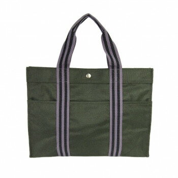 ※パッケージ、デザイン等は予告なく変更される場合があります。※画像はイメージです。商品タイトルと一致しない場合があります。シンプルなデザインにラインベルトのアクセントがきいた、A4の手提げトートバッグです。持ち手は短めの手提げタイプです。A...