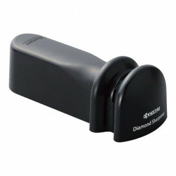 ※パッケージ、デザイン等は予告なく変更される場合があります。※画像はイメージです。商品タイトルと一致しない場合があります。バネの力が無駄な力を吸収するため、刃に優しいです。ガイドに沿って手前に引くだけで、簡単に刃を砥げる新ガイドスロットです...