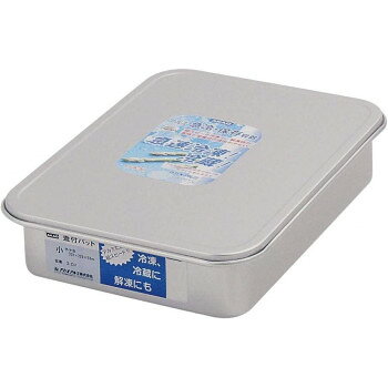 ※パッケージ、デザイン等は予告なく変更される場合があります。※画像はイメージです。商品タイトルと一致しない場合があります。蓋付きの小サイズのアルミ製バットです。サイズ間口300×奥行220×高さ58mm個装サイズ：32.5×23.5×14....