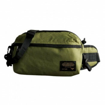 ※パッケージ、デザイン等は予告なく変更される場合があります。※画像はイメージです。商品タイトルと一致しない場合があります。500mlのペットボトルや長財布が入る大きさで、ちょっとした近所のお出かけやスポーツ観戦、旅行のサブバッグとしてもおす...