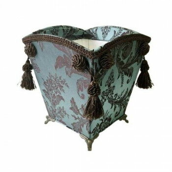 ※パッケージ、デザイン等は予告なく変更される場合があります。※画像はイメージです。商品タイトルと一致しない場合があります。真鍮製脚付きダストボックスは、洗面台に置いても水濡れが気になりません。もちろんリビングや寝室でもおしゃれで機能的なイン...