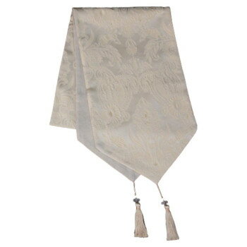 ※パッケージ、デザイン等は予告なく変更される場合があります。※画像はイメージです。商品タイトルと一致しない場合があります。シックな模様の織生地を使用したテーブルランナーです。艶感が美しく、高級感があります。サイズ33×210cm個装サイズ：...