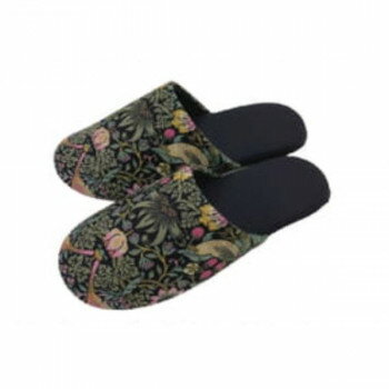 ※パッケージ、デザイン等は予告なく変更される場合があります。※画像はイメージです。商品タイトルと一致しない場合があります。タイムレスに愛される「strawberrythief」(イチゴ泥棒)生地を使用したソフトスリッパです。※沖縄・離島は別...