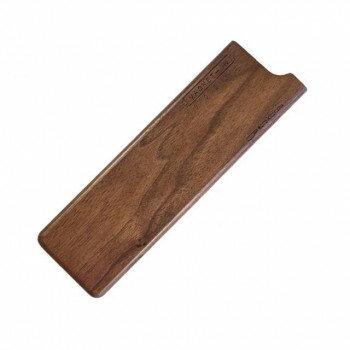 ※パッケージ、デザイン等は予告なく変更される場合があります。※画像はイメージです。商品タイトルと一致しない場合があります。内蔵のマグネットで刃が包丁カバーにフィットする、汎用の包丁カバーです。自然な風合いとやさしい手触りの天然木(ウォールナ...