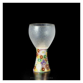 ※パッケージ、デザイン等は予告なく変更される場合があります。※画像はイメージです。商品タイトルと一致しない場合があります。みぞれを連想させる特殊な加工を施した硝子に、石川県の伝統工芸である九谷焼を合わせた「みぞれ九谷」シリーズ。脚部の絵柄は...